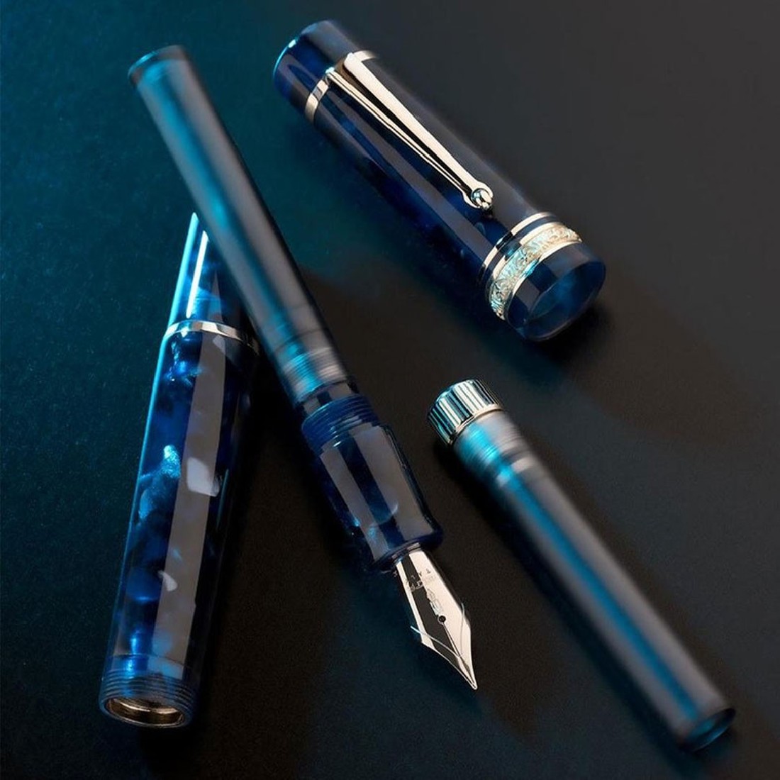 Delta Dolcevita Mid Size Reservoir Fountain Pen